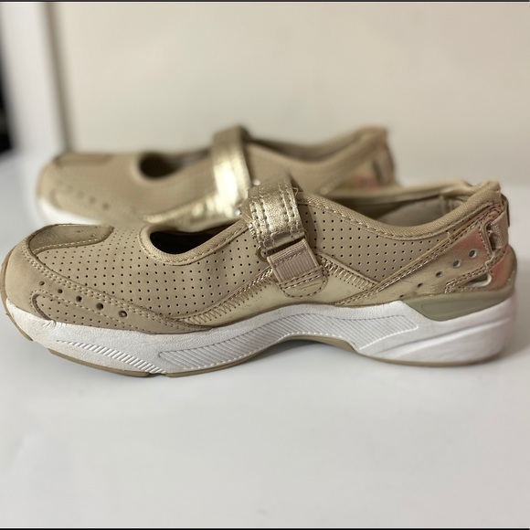 cheeks fit body | Shoes | Cheeks Body Incline Gold Sneakers Velcro Fit ...